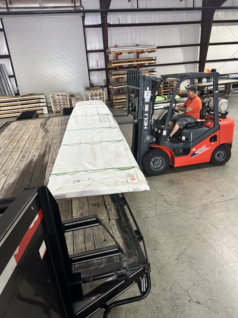 Loading the telehandler onto the flatbed – Janicek.com